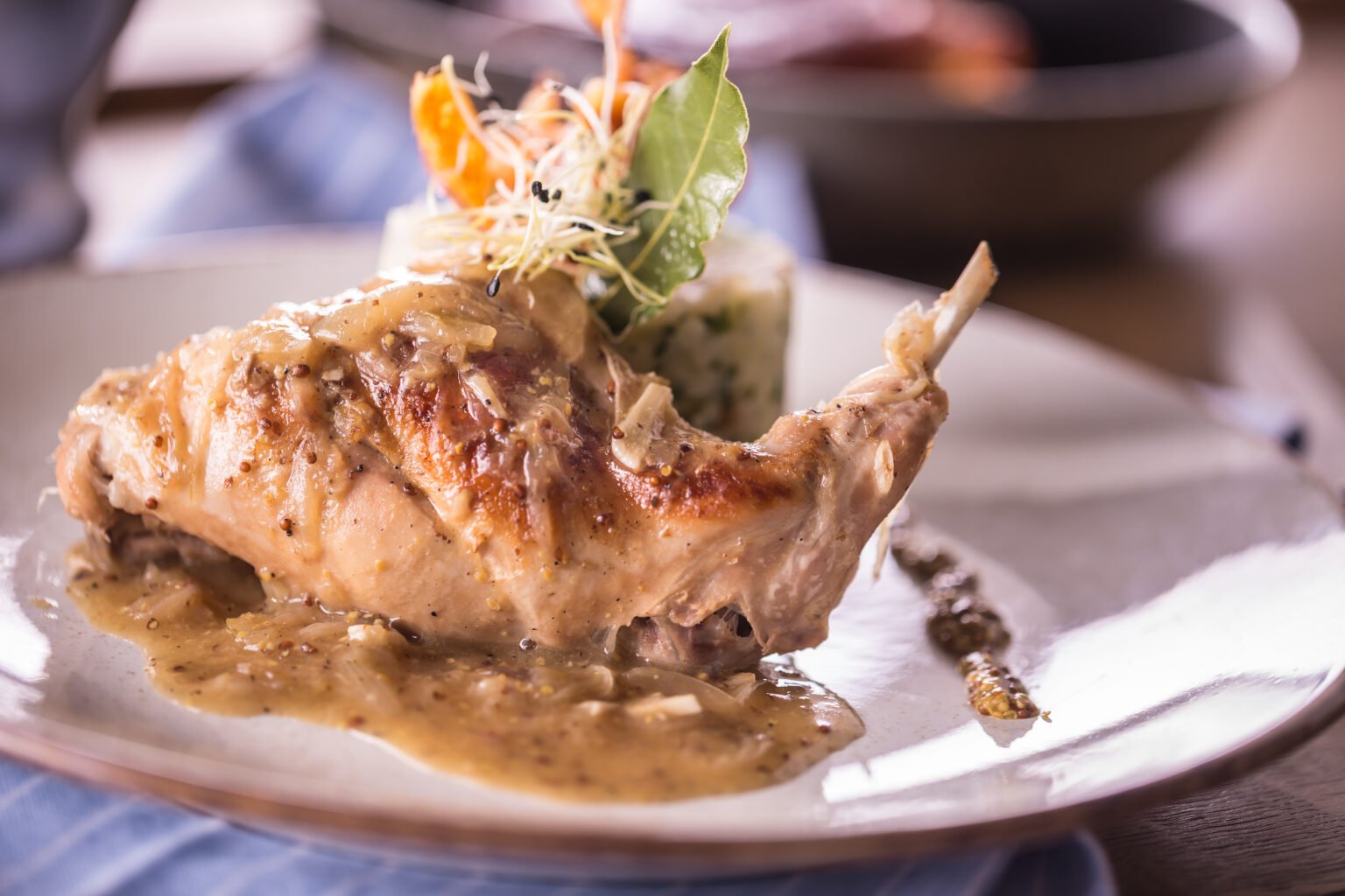 Conejo con salsa: receta deliciosa y fácil de preparar - receteo.com